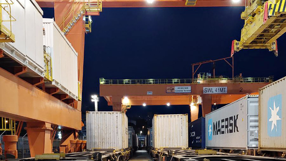 Hafen Rijeka: Erster Blockzug fährt nach Tschechien - DVZ