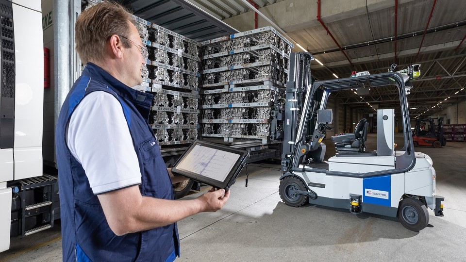 BMW testet autonome Stapler - DVZ