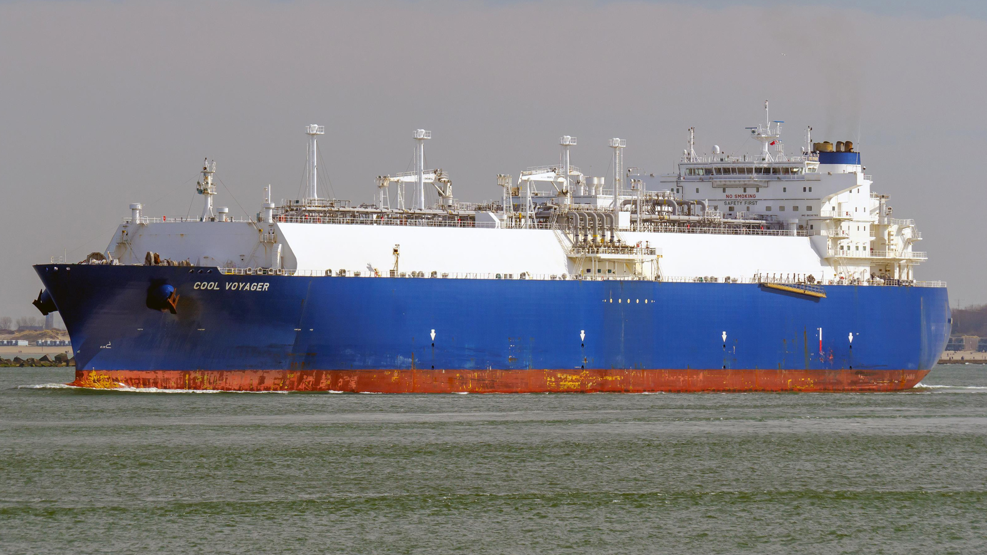 LNG-Terminal Lubmin erwartet vorerst zwei Tanker pro Monat - DVZ