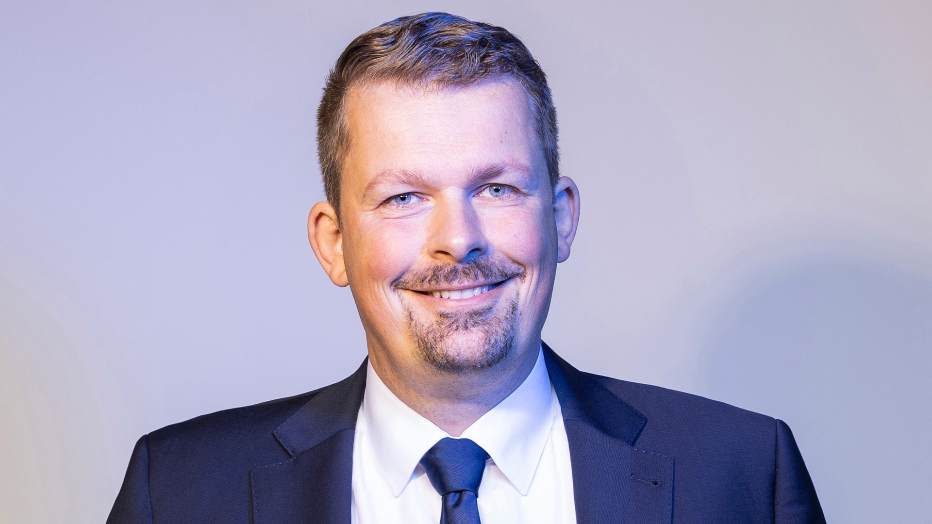 Neuer Niederlassungsleiter im Hafen Brake - DVZ