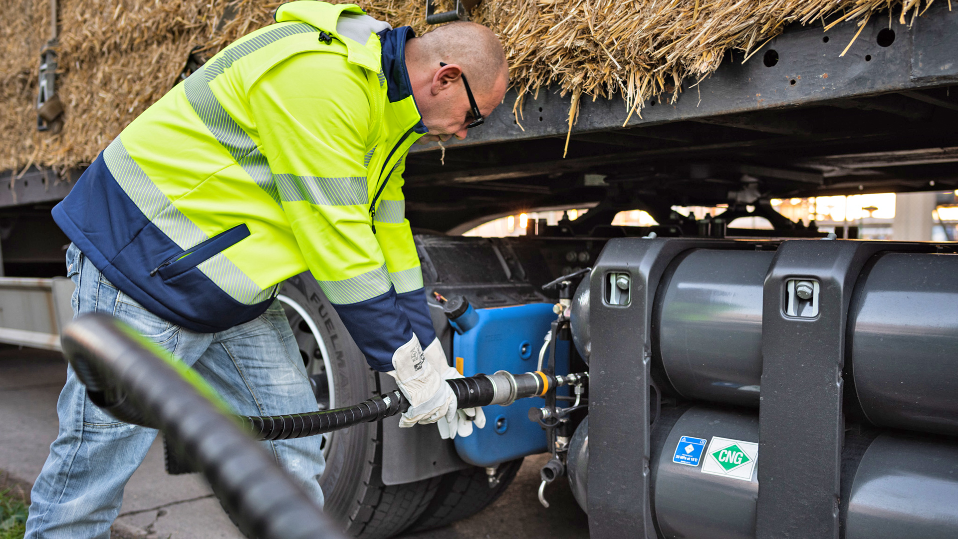 Unterwegs mit Stroh im Tank: Reichhart Logistik kooperiert mit Verbio - DVZ