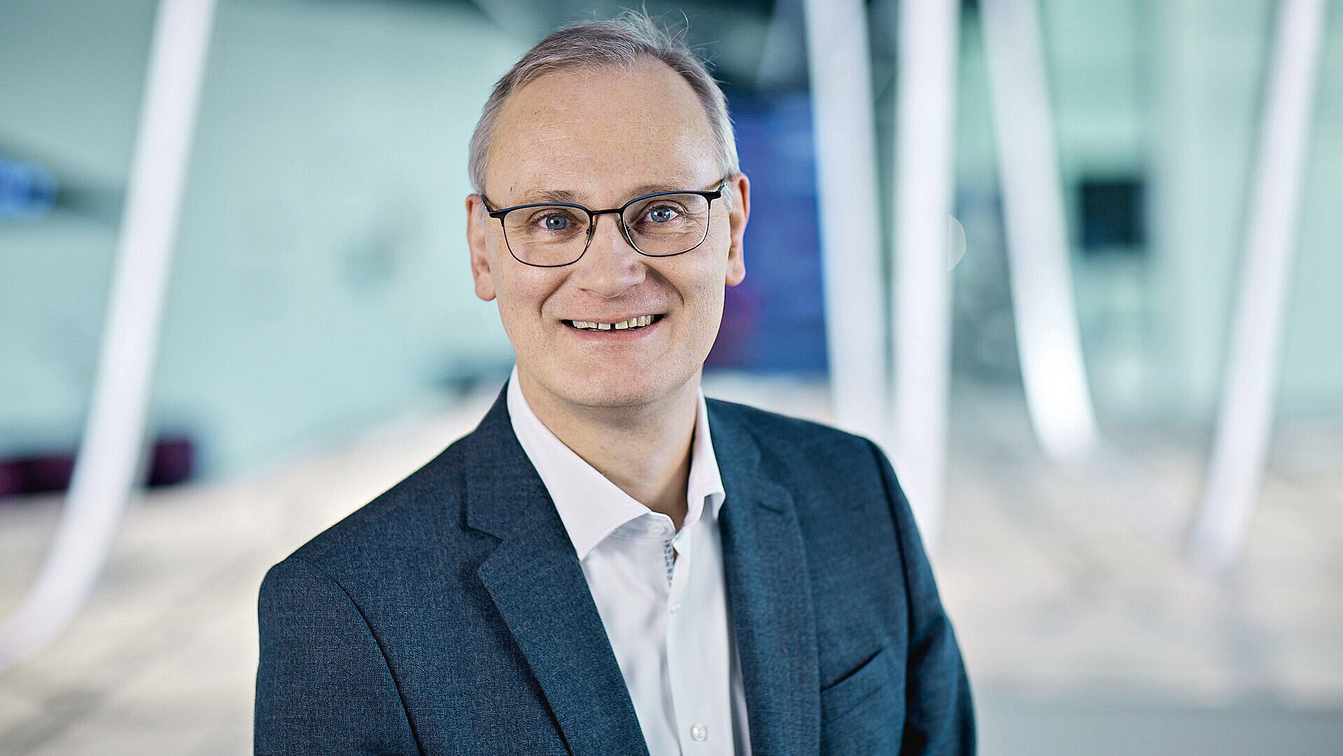 Max Conrady gibt seinen Job bei Fraport auf - DVZ