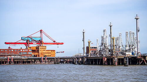 Auch Stade ein Standort für FSRU - DVZ