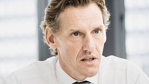 Jochen Thewes bleibt Schenker-Chef - DVZ