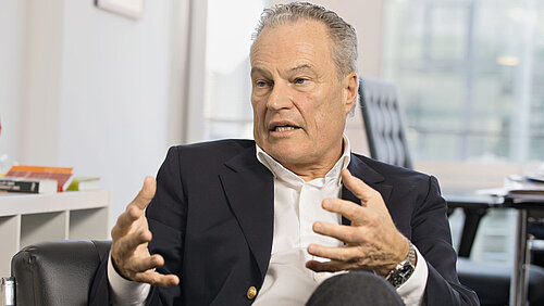 Cornelius Geber: „Entscheidend ist, wer die Daten besitzt“ - DVZ