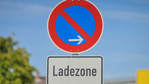 Ladezonen und bessere Beschilderung für Autohöfe kommen - DVZ