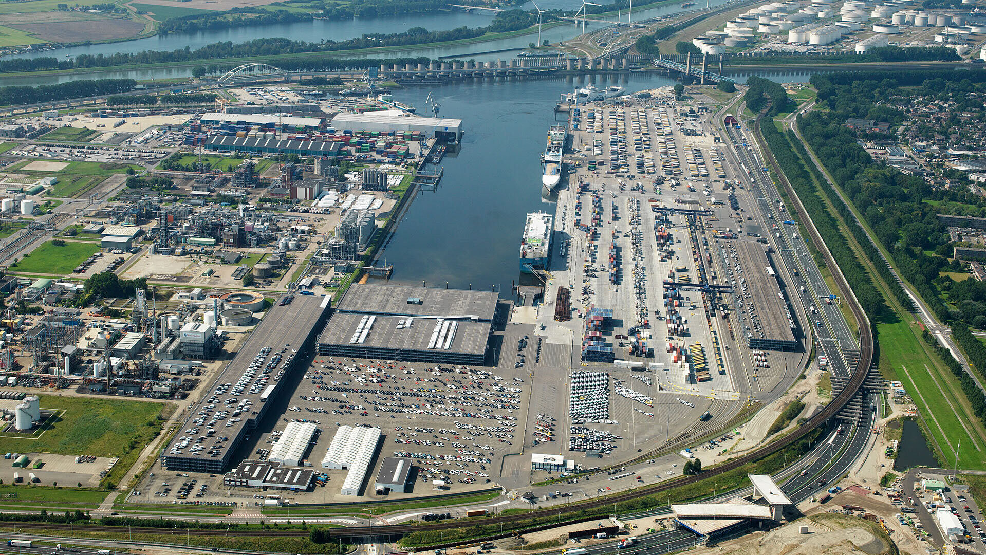 Reedereigruppe CLdN baut Flotte für Shortsea-Container aus - DVZ