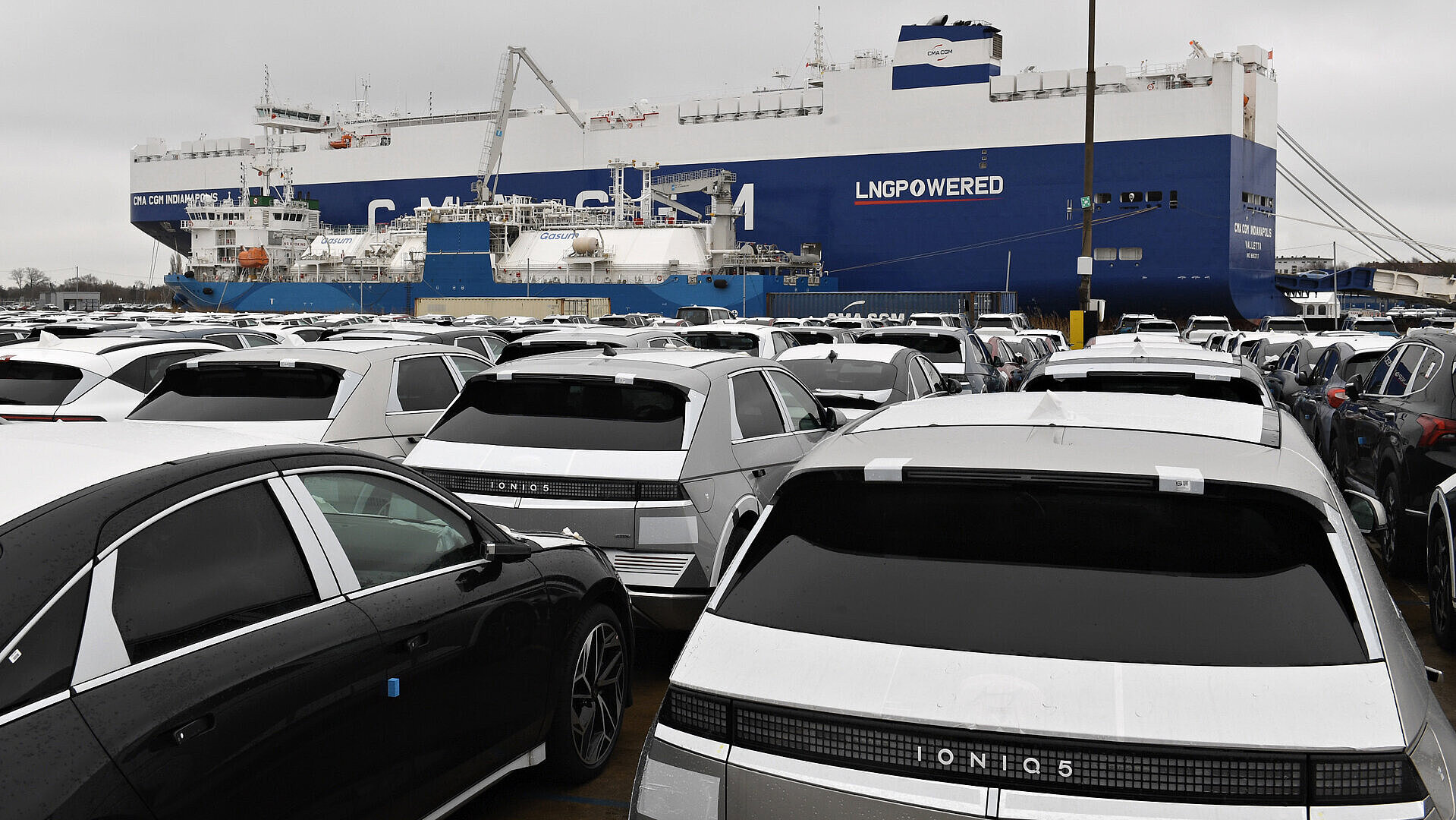 CMA CGM läuft Bremerhaven mit erstem eigenen RoRo-Schiff an - DVZ