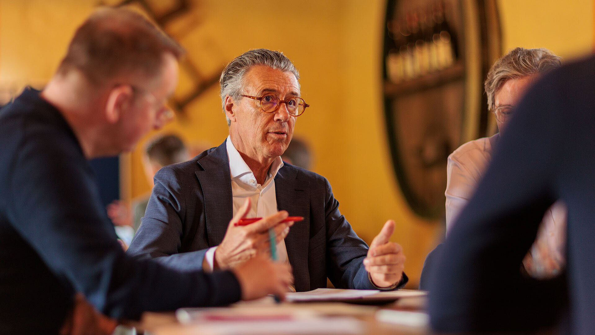 Expertenrat vor schwerer Aufgabe - DVZ