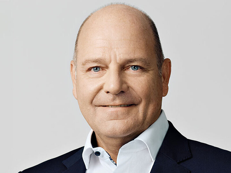 Wolfgang Albeck gibt Transoflex-Geschäftsführung ab - DVZ