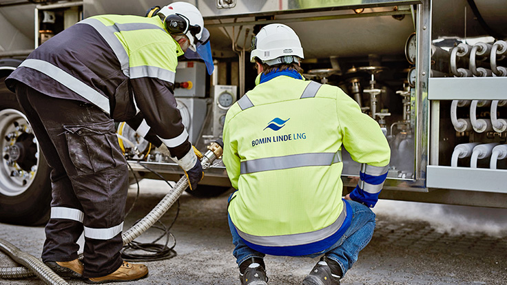 Bomin Linde betankt LNG-Fähre - DVZ