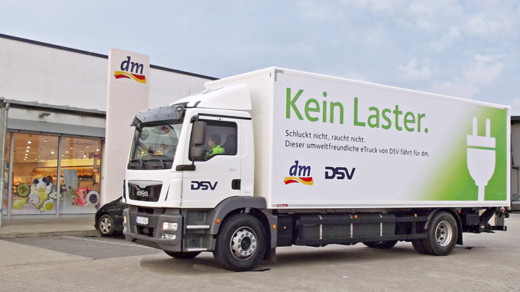 Pilotprojekt: DSV setzt E-LKW für DM ein - DVZ