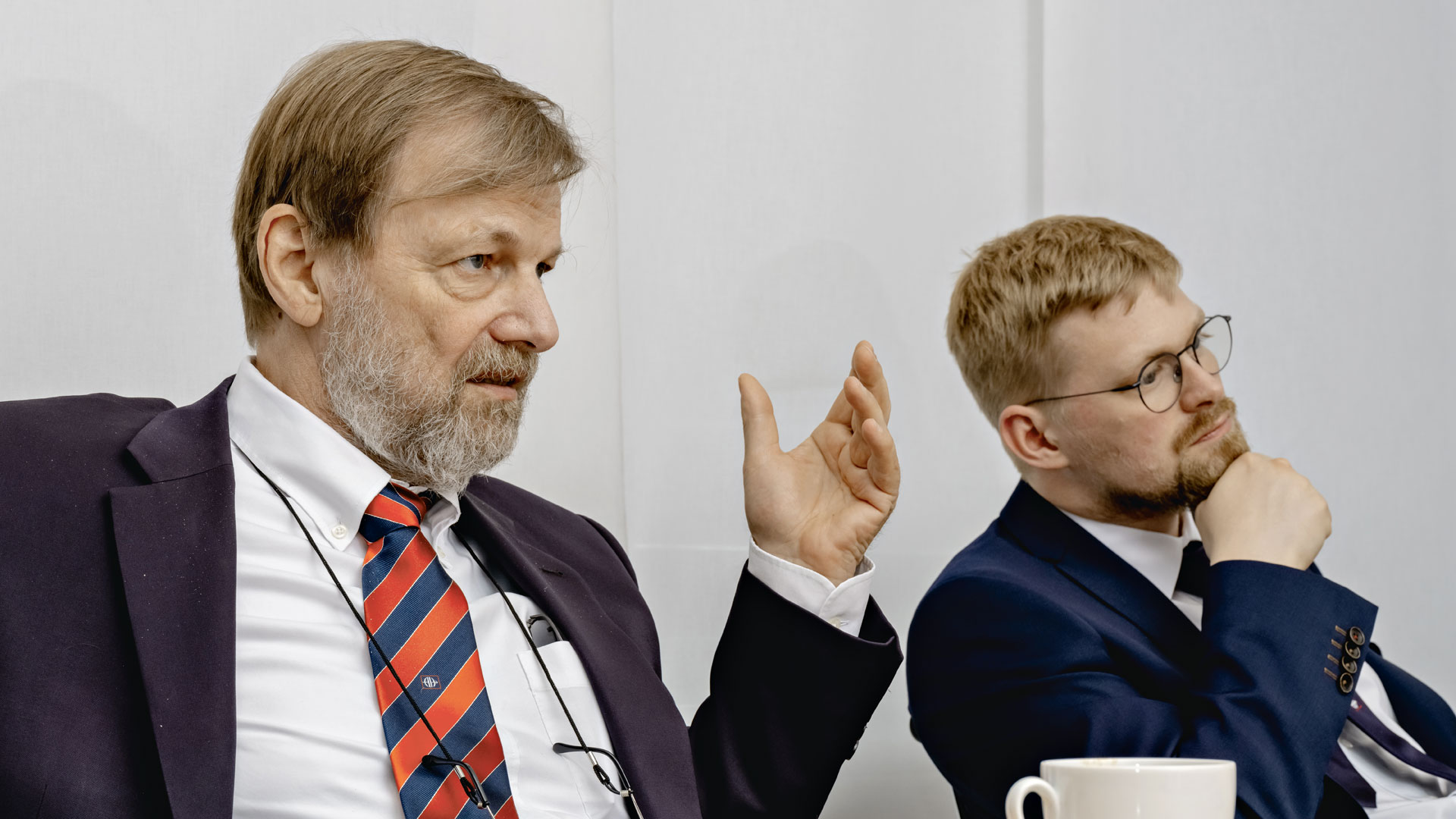 Felix Wenzel: "Wir streicheln jeden Container aufs Schiff" - DVZ