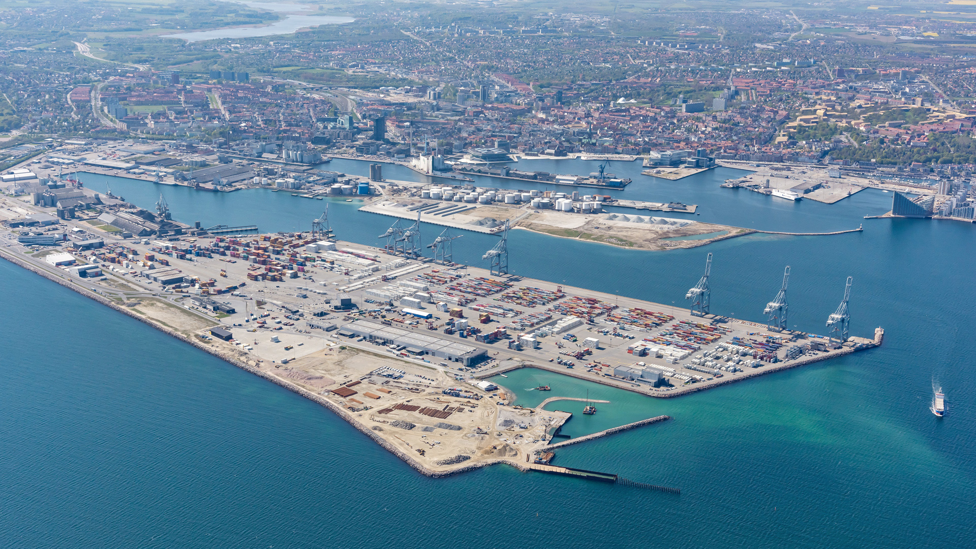 Aarhus schlägt Ladung für Grönland um - DVZ