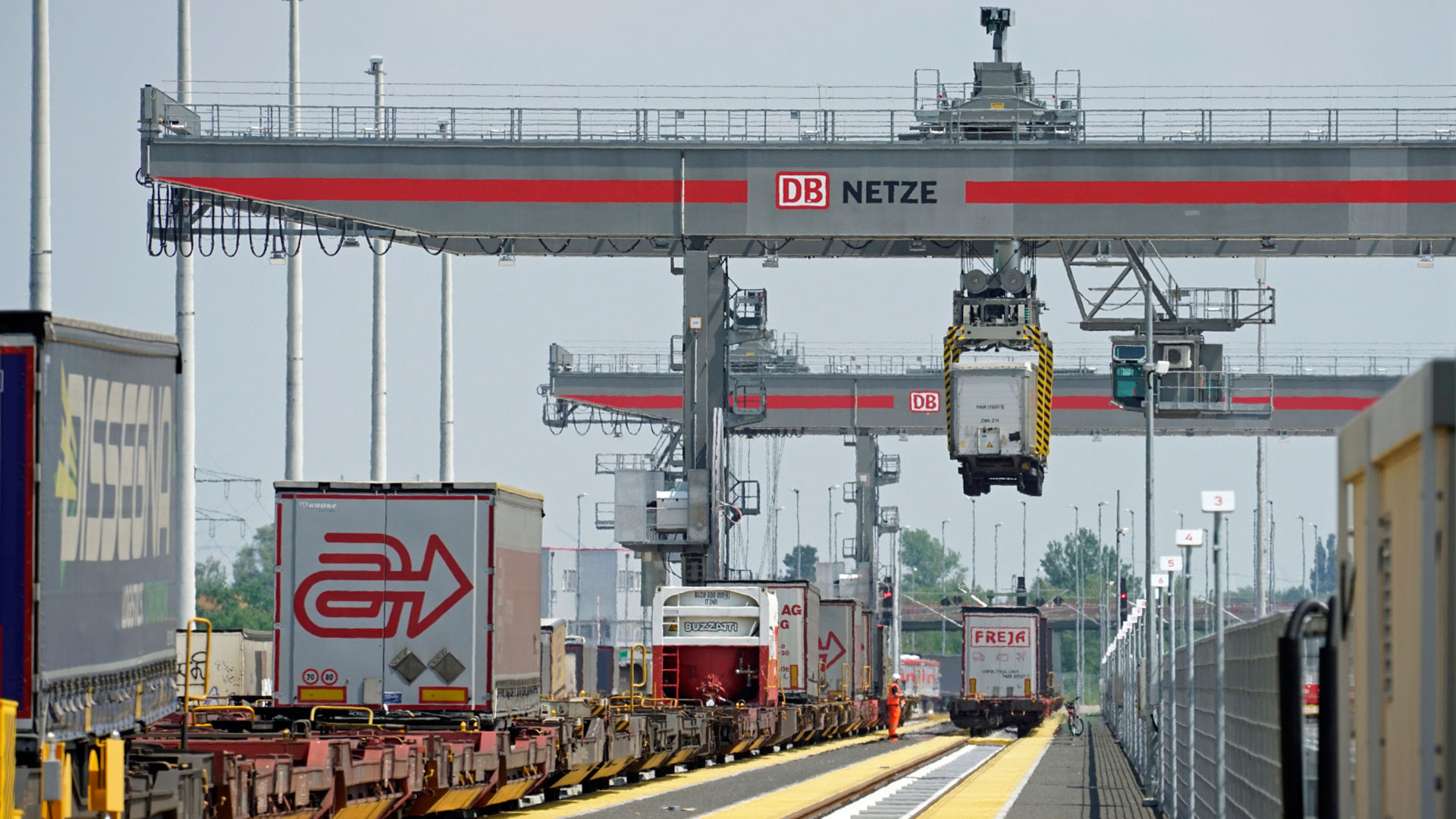 Kombiverkehr baut Angebot über Megahub Lehrte aus - DVZ