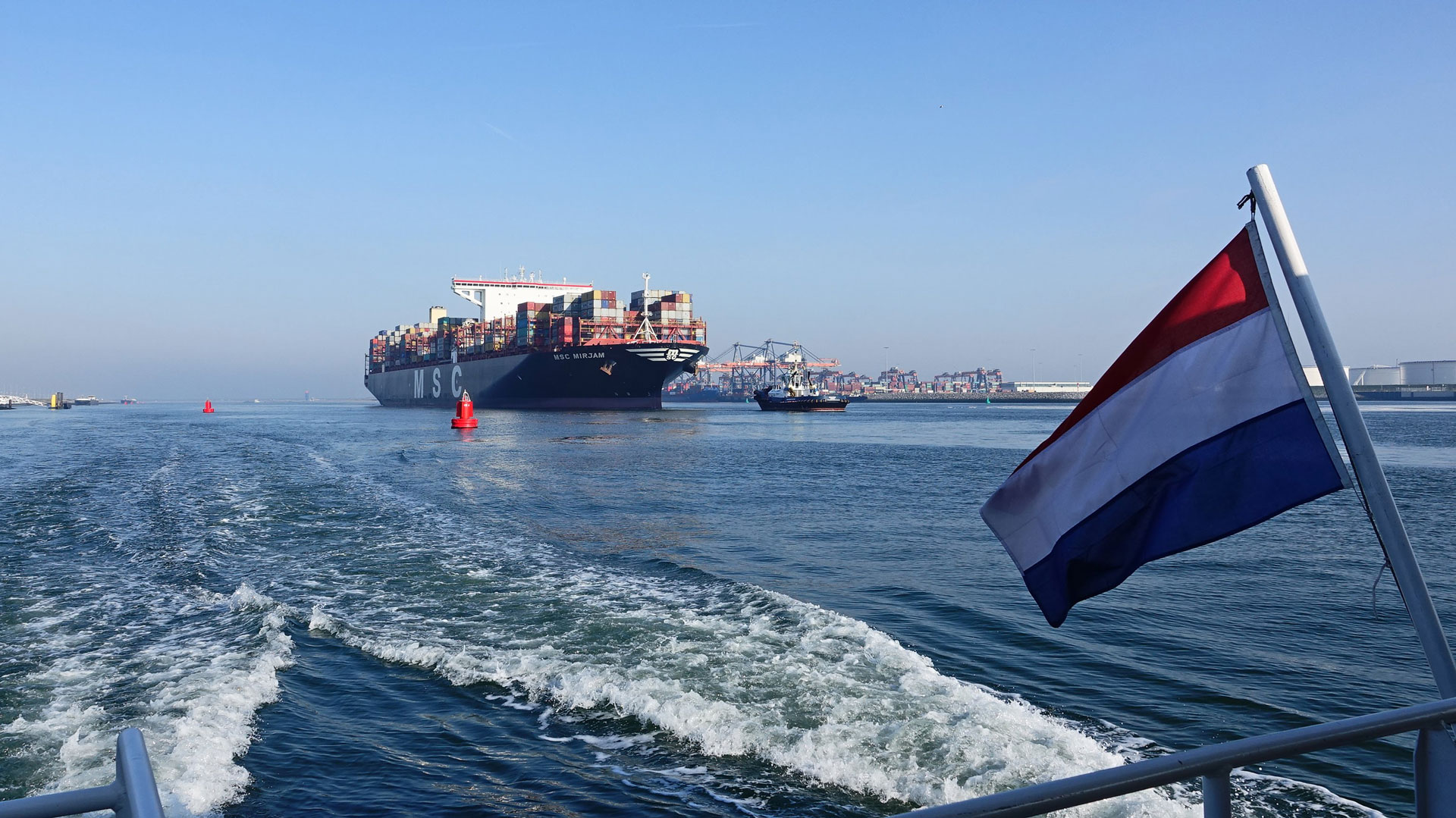 Rotterdam: Container legen zu, Massengüter nehmen ab - DVZ