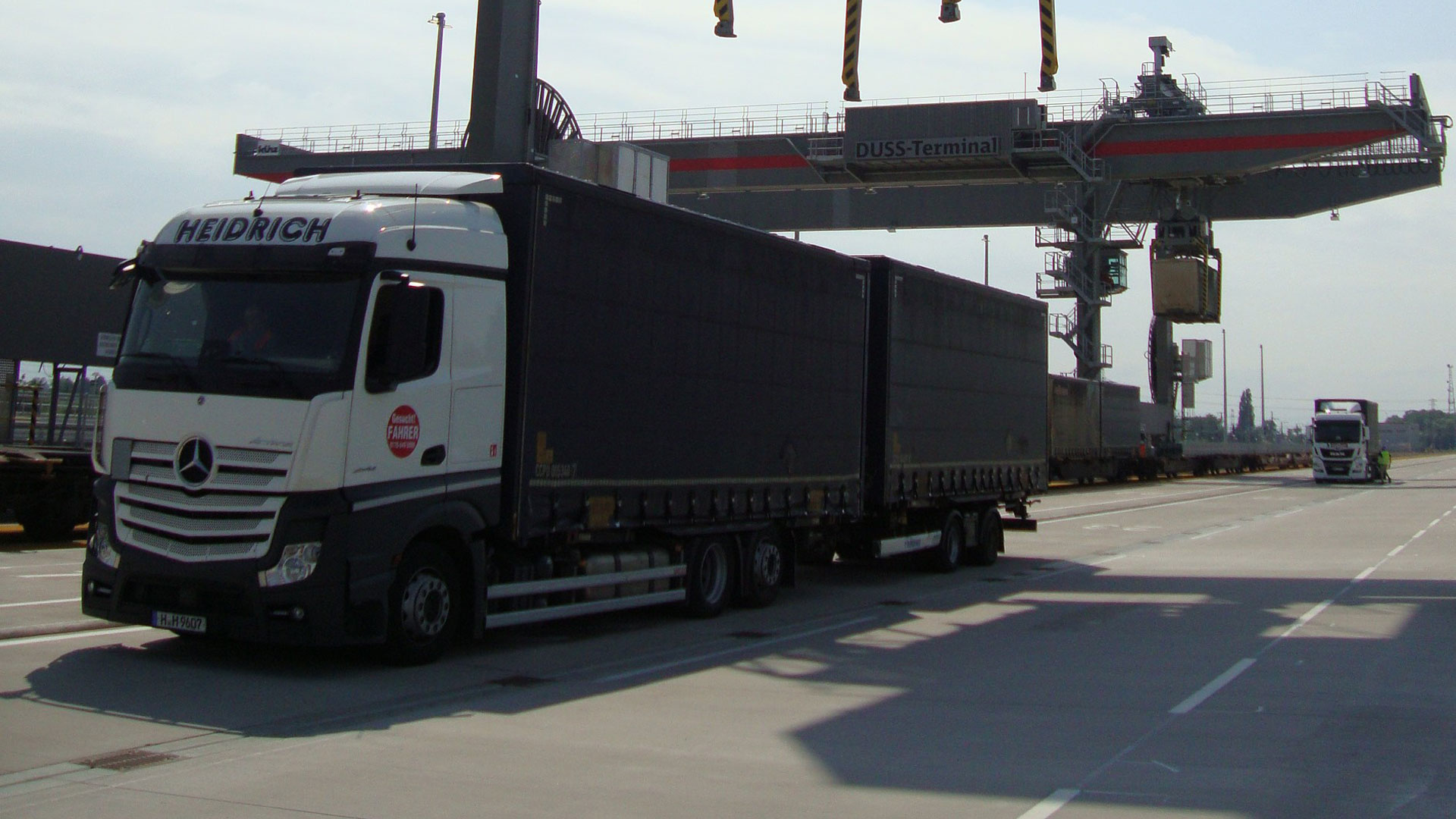 Im Megahub Lehrte beginnt der Regelbetrieb - DVZ