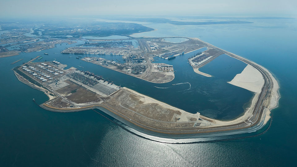 Rotterdamer Hafen fängt im zweiten Halbjahr Umschlagverlust ab - DVZ