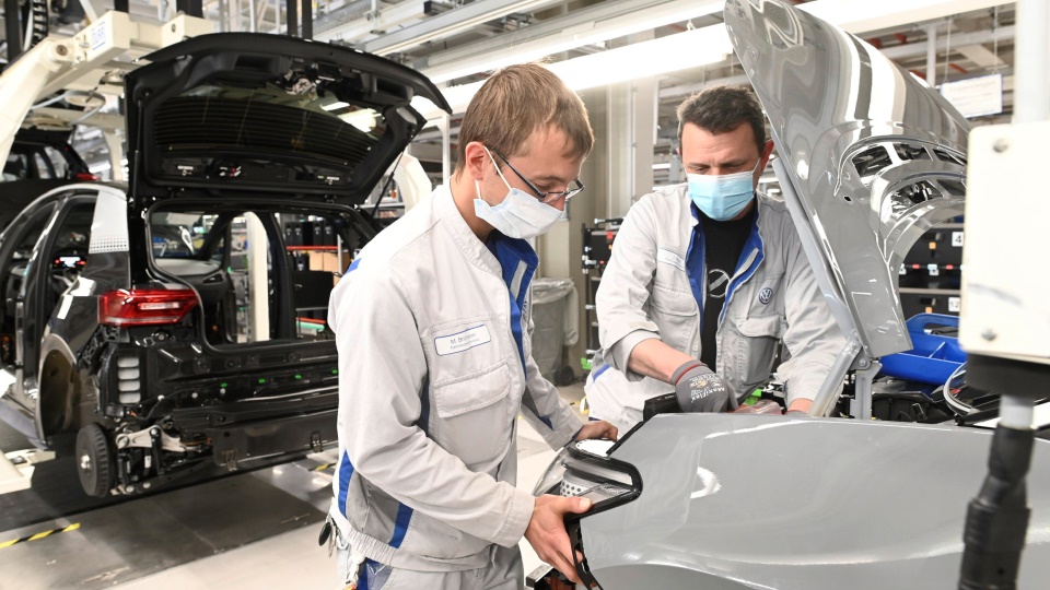 Lieferprobleme bei Halbleiter-Herstellern: Weitere Kurzarbeit bei VW - DVZ